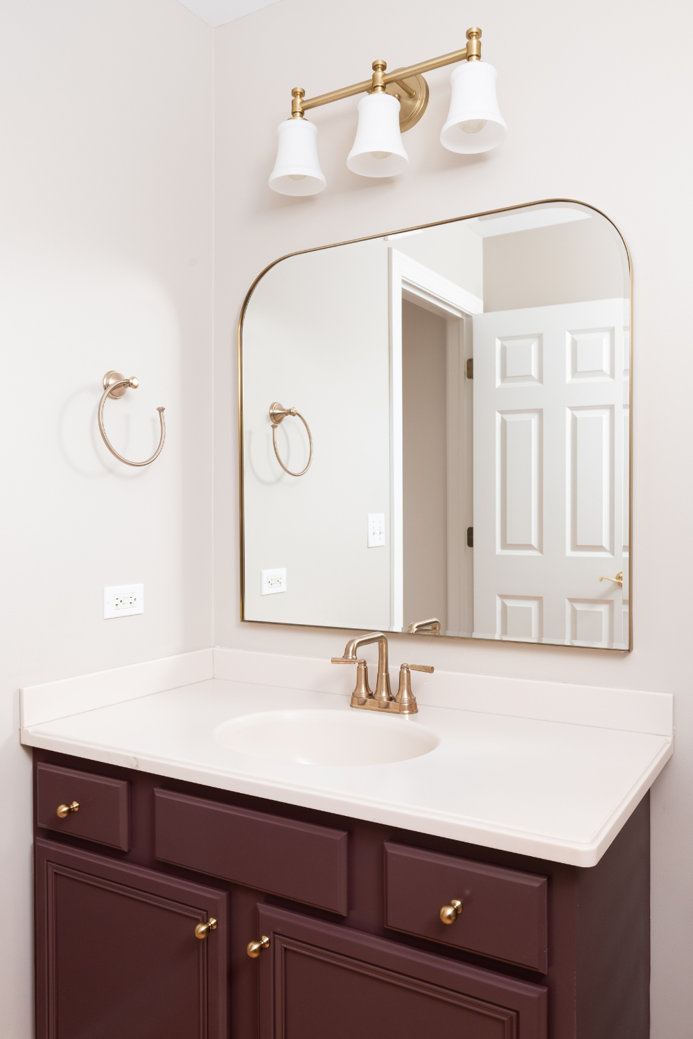 7 Stylish Small Bathroom Solutions for a Functional Oasis - Tidy ...